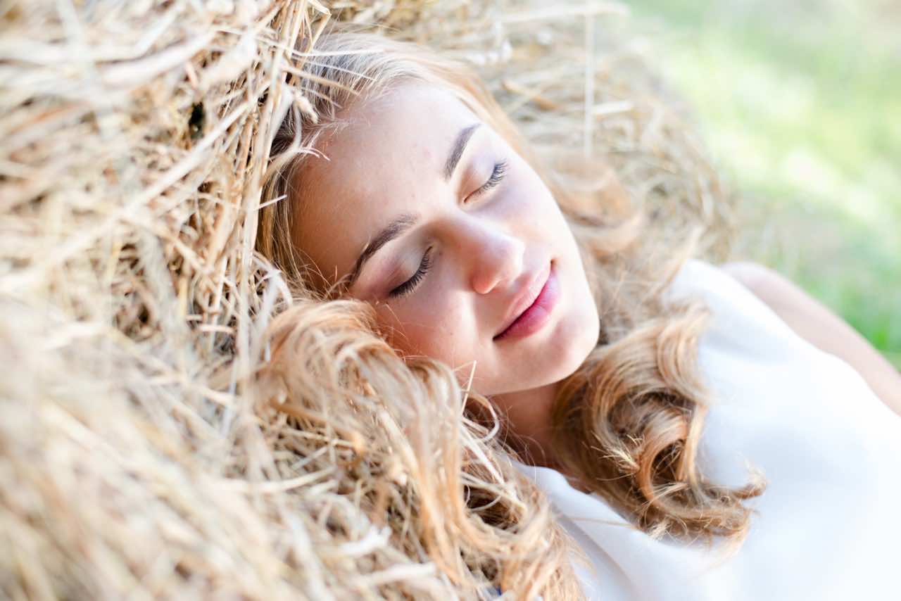 Czym jest siennik? Jakie ma wady i zalety? Jak się na nim śpi.